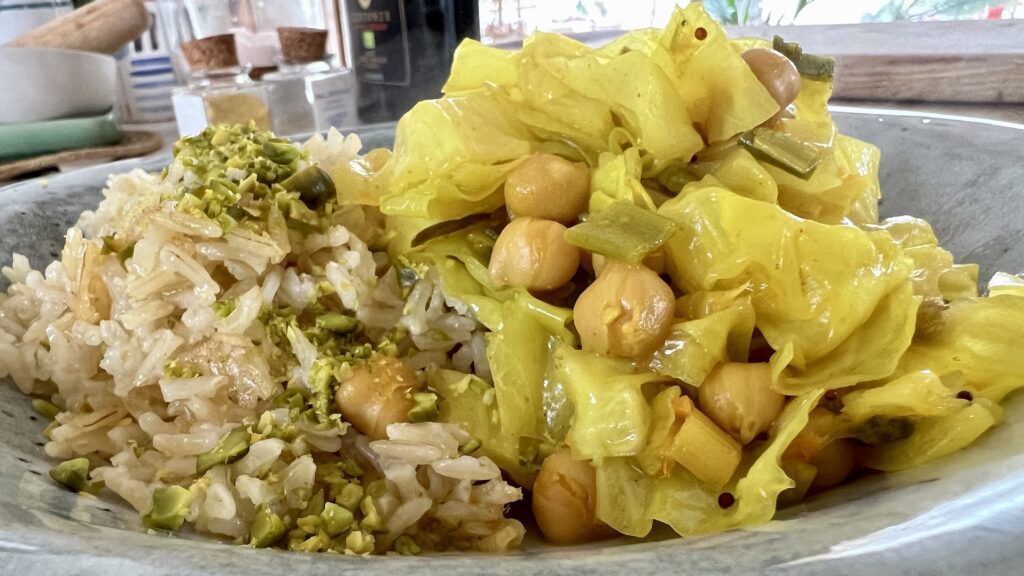 Spitzkohl-Curry mit knusprigen Reis - Mittagessen - Nahrungsglück